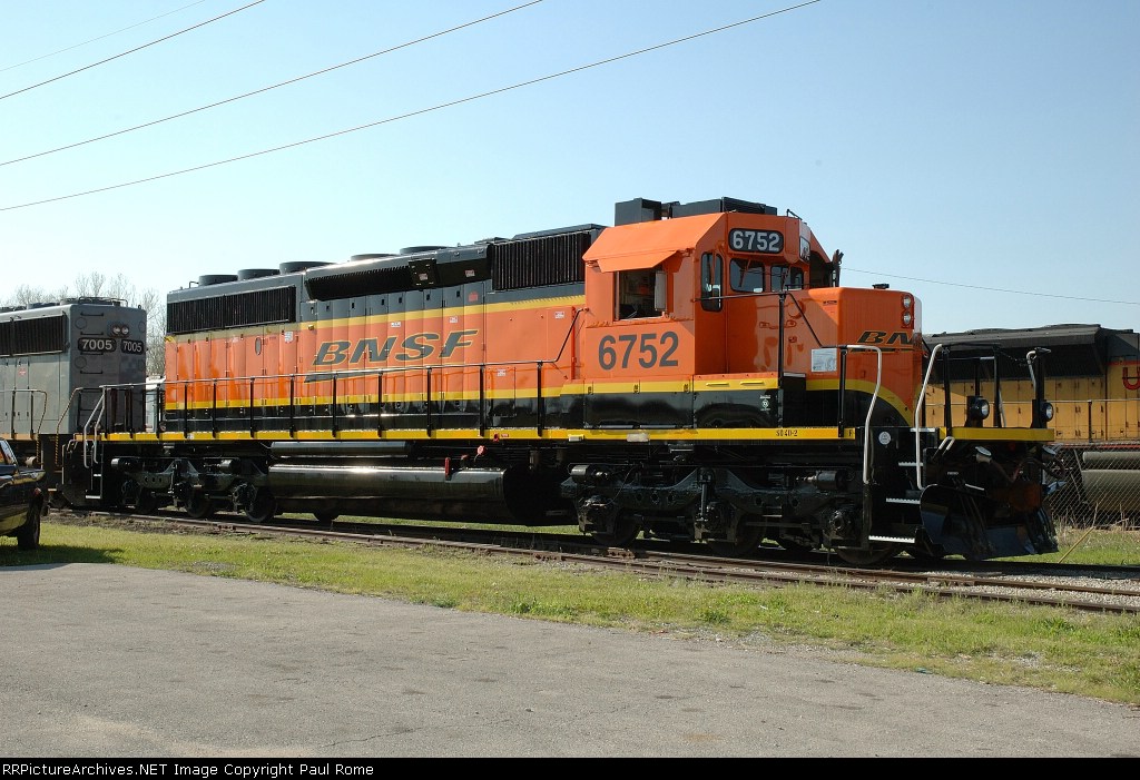 BNSF 6752, EMD SD40-2, Fresh NEW Repaint, awaiting delivery at Mid America Car